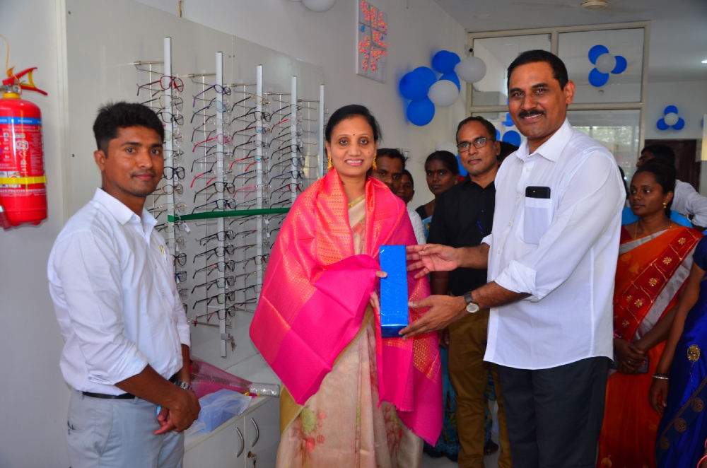 MLA Challa Dharma Reddy launches 5th Vision Centre of Sharat MaxiVision ...