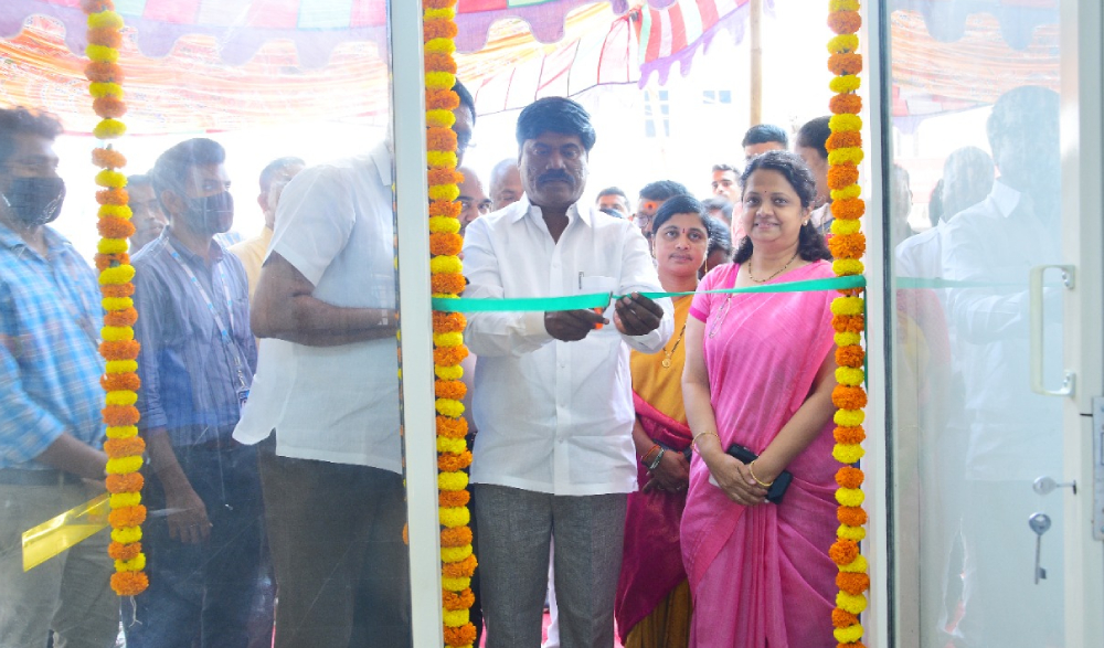 MLA Peddi Sudarshan Reddy unveiled the 6th Vision Centre of Sharat ...